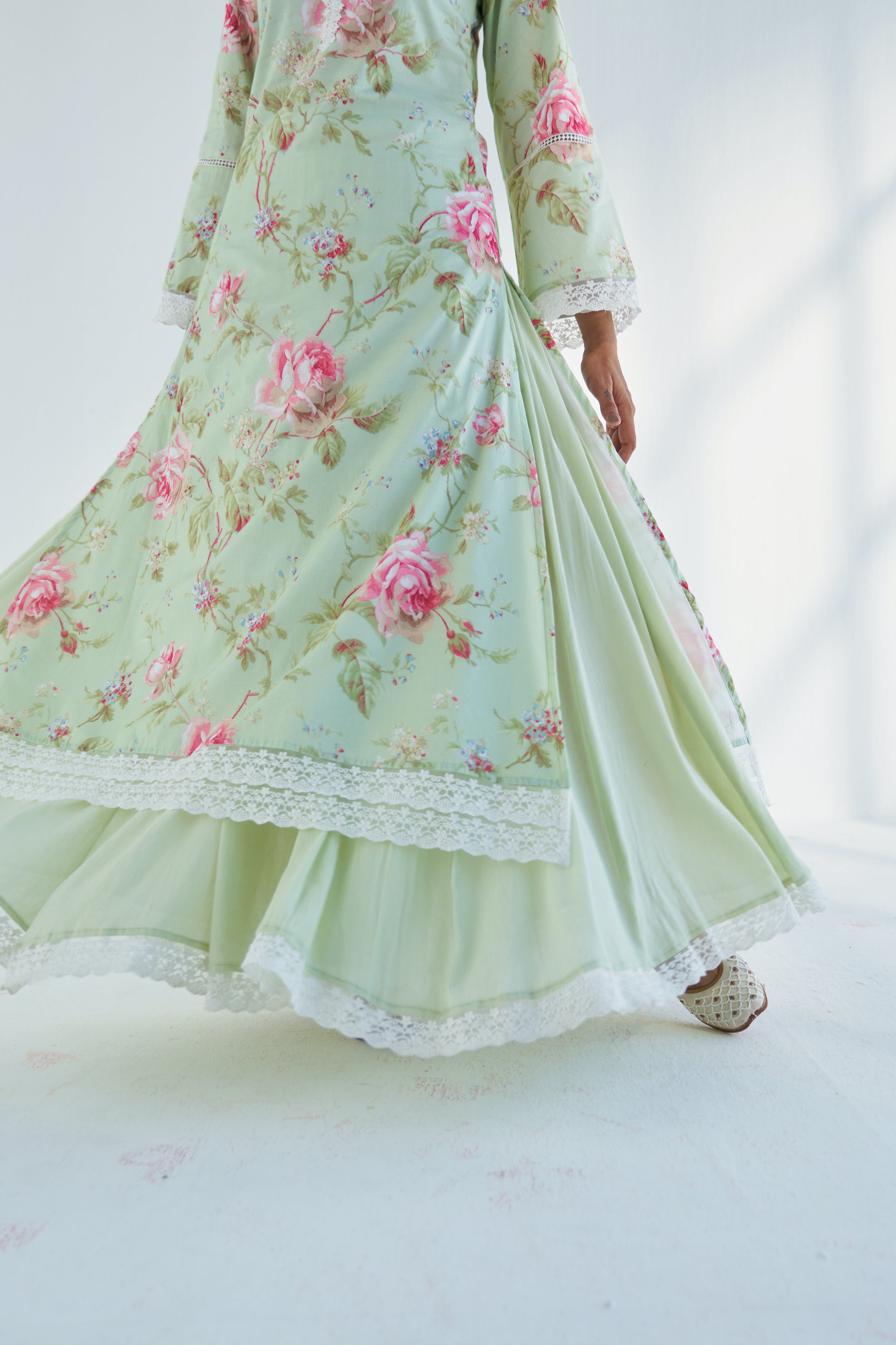 Maysoon Sharara – Roze
